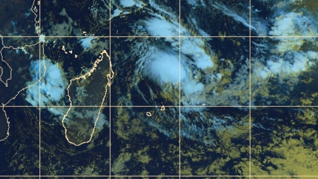 Mauritius Issues Warning 2 as Tropical Storm Approaches