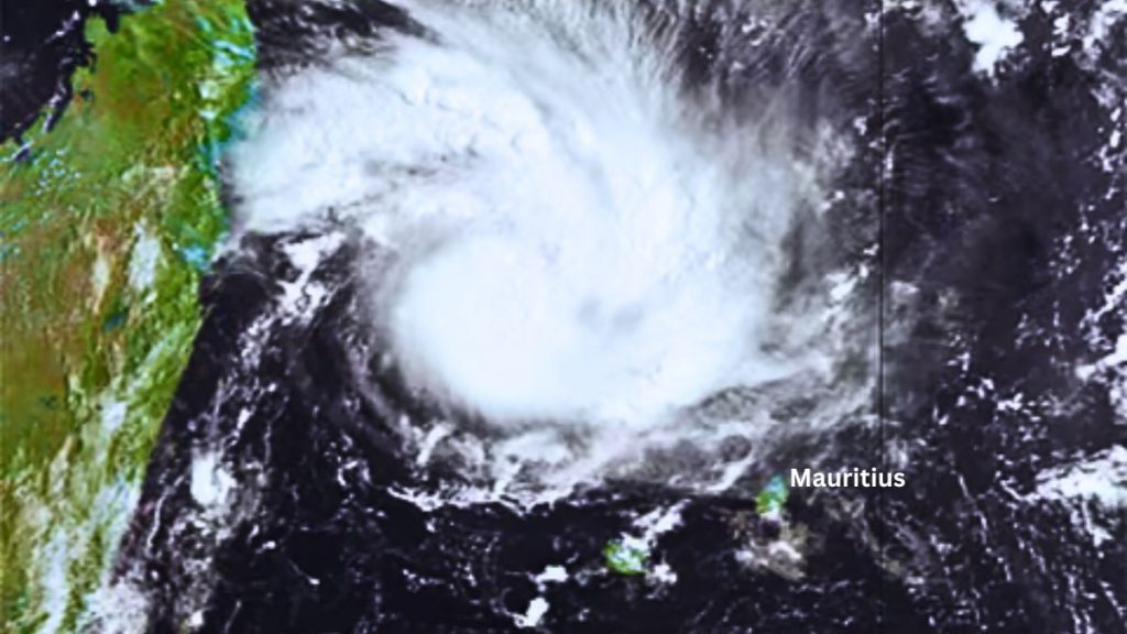 Cyclone Garance Alert 3: The Tempest Approaches – Stay Alert, Mauritius!