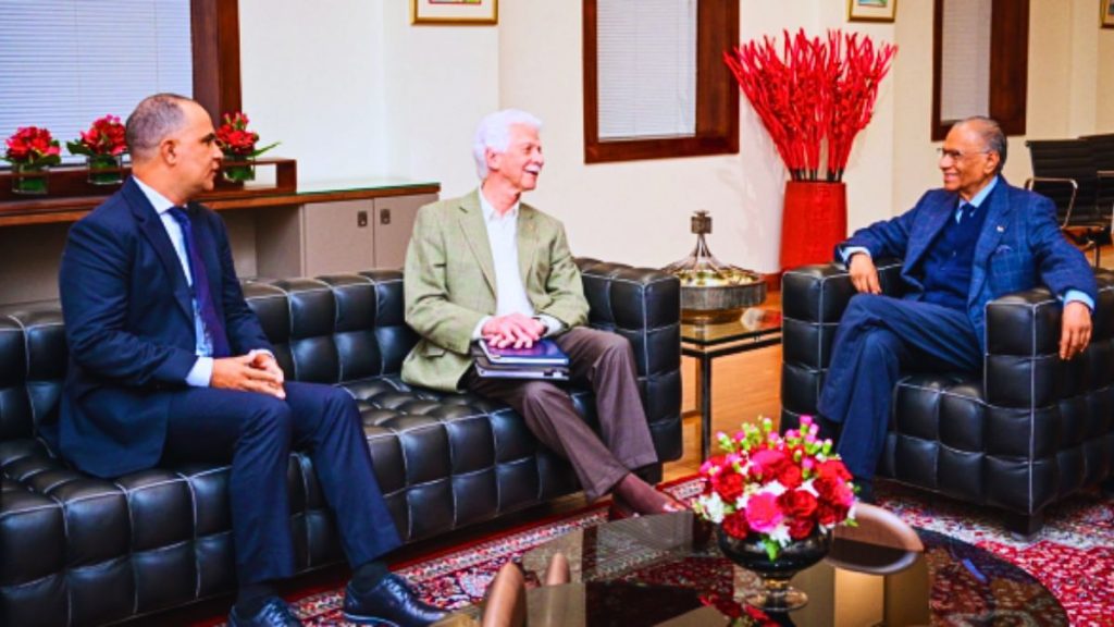 Rodrigues Leader Refuses to Resign Amidst Opposition's Ultimatum